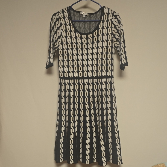 Sandra Darren | Dresses | Sandra Darren Black And Cream Midi Dress ...